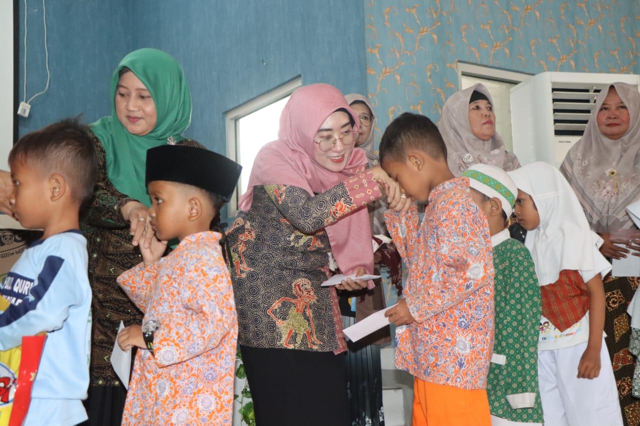 Kebersamaan Ramadan: Bunda PAUD Inggit Soraya Berbagi Cinta untuk Anak Yatim dan Dhuafa